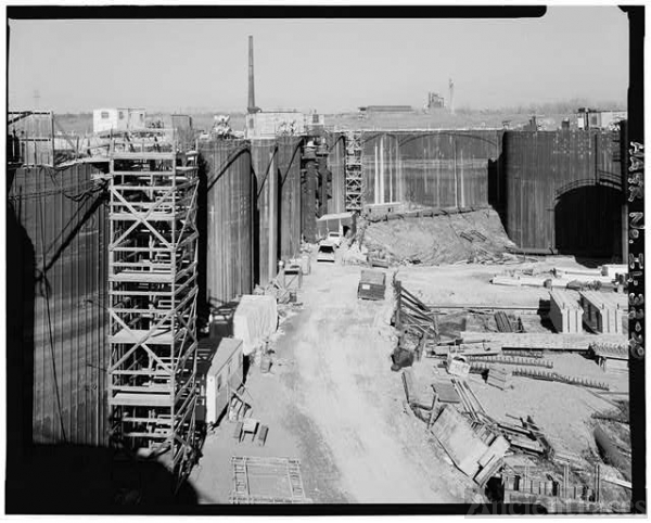 20. DETAIL VIEW OF MAIN LOCK COFFERDAM, SHOWING SHEET...