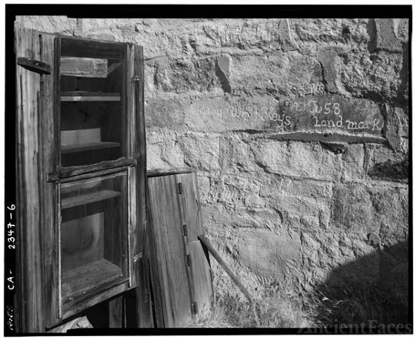 6. DETAIL OF WALL ABOVE WITH WILLIAM KEYES SIGNATURE.