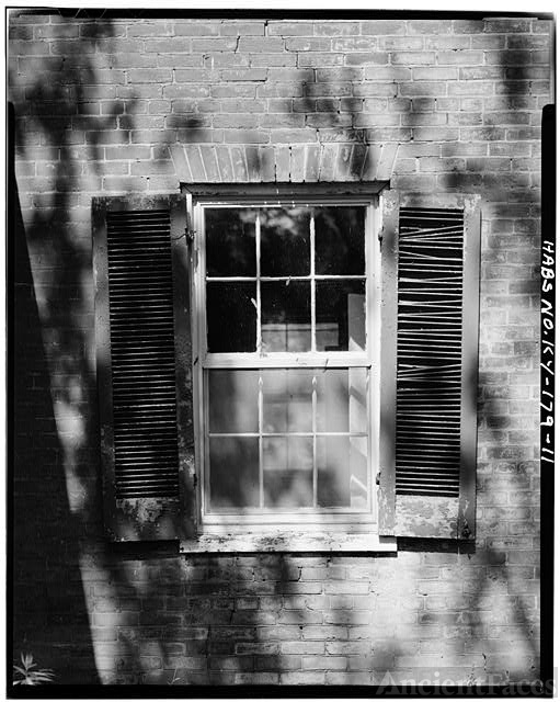 11. Main facade, window detail, first floor - Jacob...