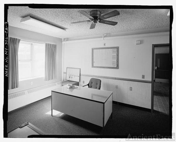 INTERIOR OF FIRST FLOOR OFFICE. VIEW TO NORTHWEST.