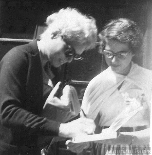 Judy Holliday and Lynn Samuels.