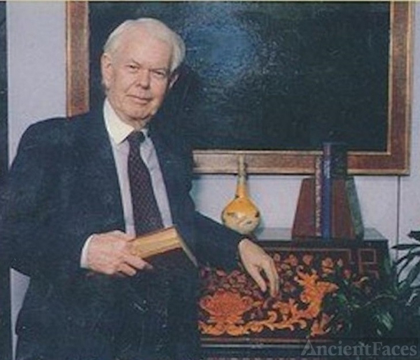 Charles Hamilton -Handwriting Expert and Autograph Dealer