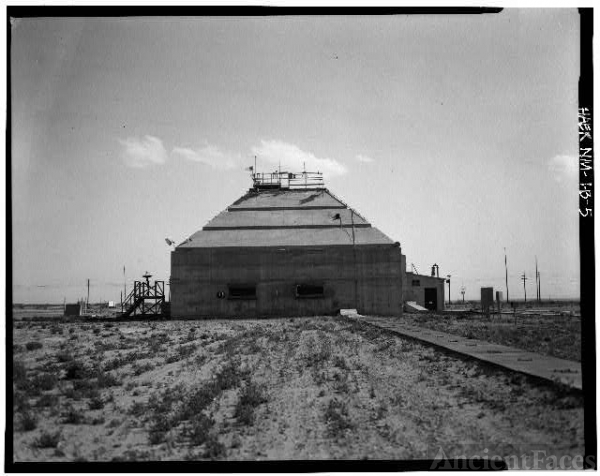 5. ARMY BLOCKHOUSE, LAUNCH COMPLEX 33: GENERAL VIEW,...