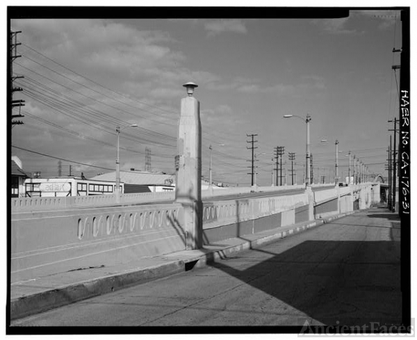 31. WEST ENTRY AND ABUTMENT, SOUTH SIDE DETAIL VIEW,...