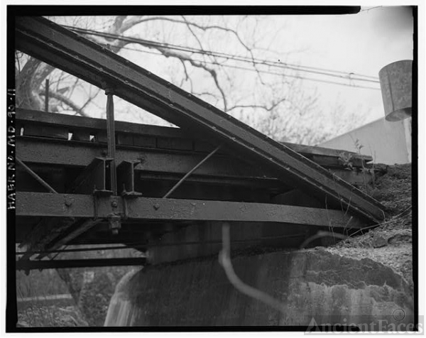 11. DETAIL, LOWER CHORD CONNECTION, SEAT ON ABUTMENT