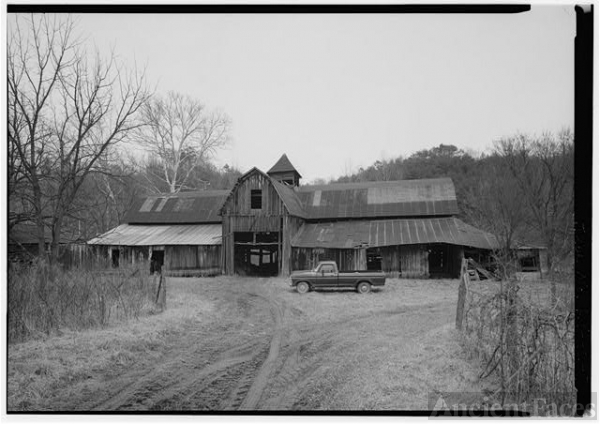 7. OXEN BARN ELEVATION LOOKING SOUTH. - Hunnewell Iron...