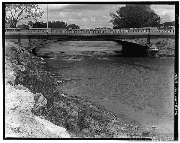 6. VIEW OF NORTH ARCH, LOOKING EAST - Commercial Street...