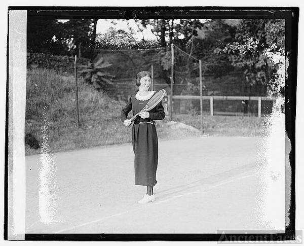 Miss Sinclair (Helen)