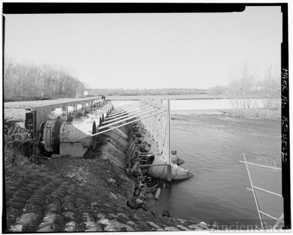 2. VIEW LOOKING NORTH OF GUARDLOCK (LEFT REAR), DUNDEE...