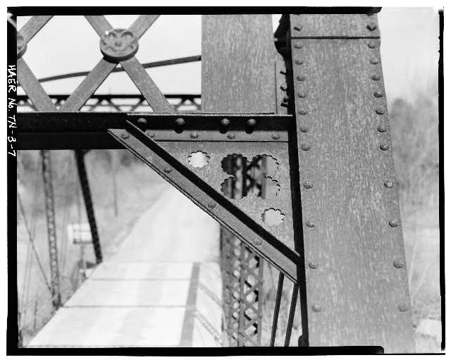 7. DETAIL OF KNEE BRACING AND ROSETTE IN PORTAL BRACING