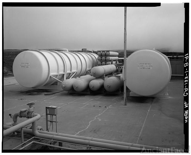 91. VIEW OF OXYGEN AND GASEOUS NITROGEN TANKS AND...