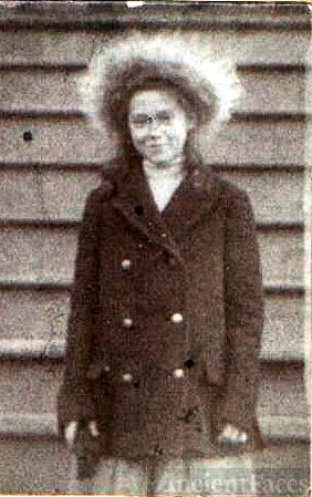 Pauline Lyons, 1905