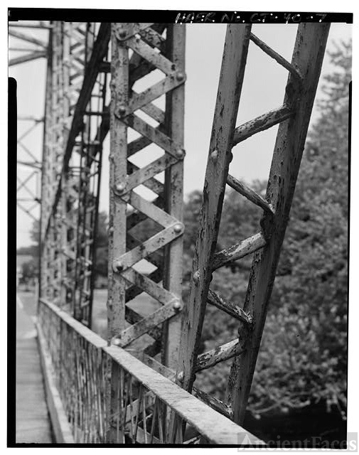 7. DETAIL OF INTERIOR LATTICE BARS ON DIAGONAL MEMBER,...