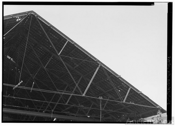 Roof truss detail of SE corner. Note Phoenix column roof...