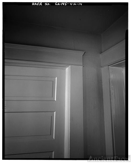 14. HALLWAY ARCHITRAVE DOOR MOLDING DETAIL. VIEW TO...