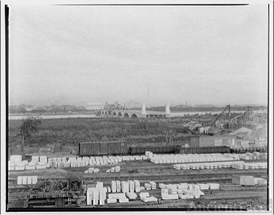 Memorial Bridge. Memorial Bridge from boundary channel