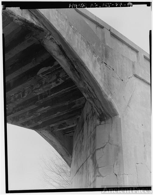 9. DETAIL VIEW SHOWING CONNECTION OF ARCH TO PIER,...