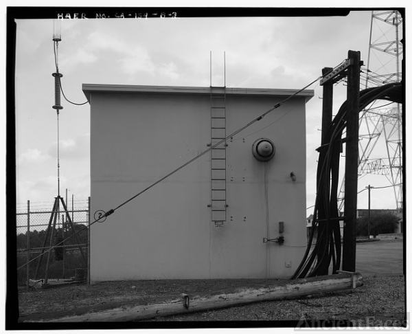 2. NORTH SIDE. MASTER AERIAL SWITCH ON LOWER RIGHT...