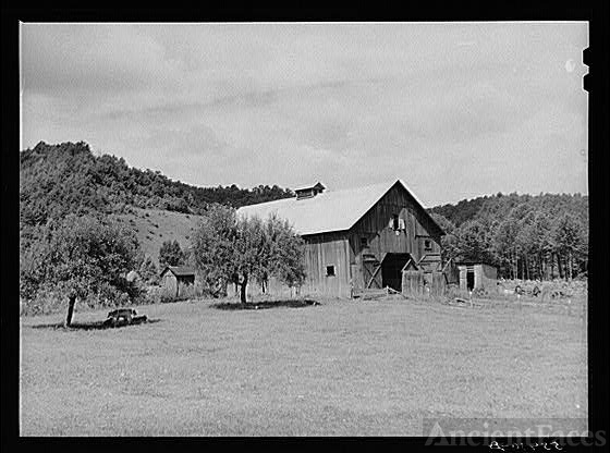 Barn on prosperous farm near Morehead, Kentucky