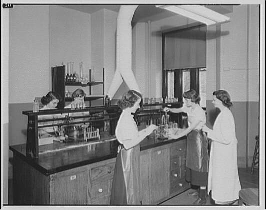 Dunbarton College. Laboratory at Dunbarton College