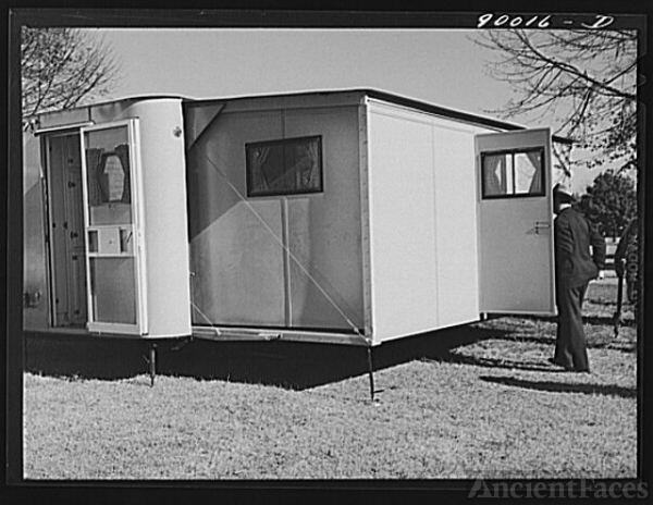 Palace mobile home. Expansion trailer for emergency...