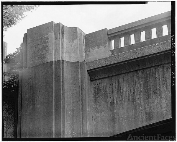 8. VIEW OF PARAPET AND WEST ABUTMENT, SOUTHWEST CORNER,...