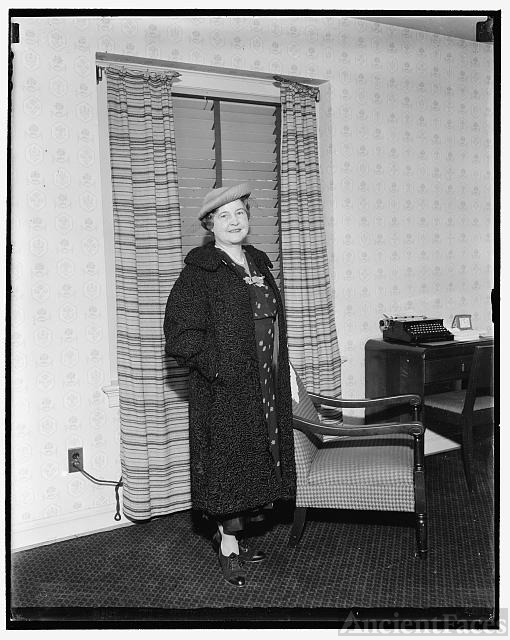 Mrs. Edward Eicher, wife of Rep. Eicher of Iowa, 12/1/37