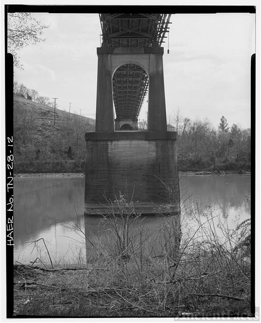 12. DETAIL OF PIER NUMBER 3, LOOKING SOUTH - Austin Peay...
