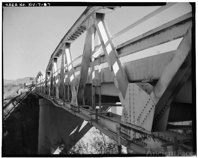 7. CLOSE-UP OF WARREN TRUSS SHOWING GUSSET PLATES AND...