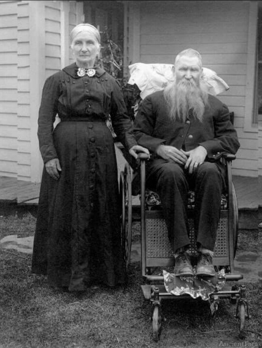 Elizabeth (Beardmore) and Andrew Morris