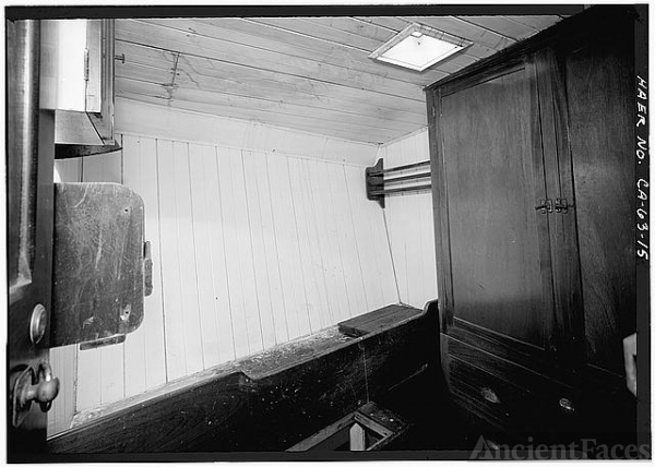 15. VIEW OF BUNK ROOM - Steam Tug EPPLETON HALL, Hyde...
