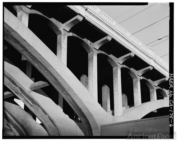 6. MAIN ARCH SPANDREL COLUMN DETAIL VIEW, FACING...