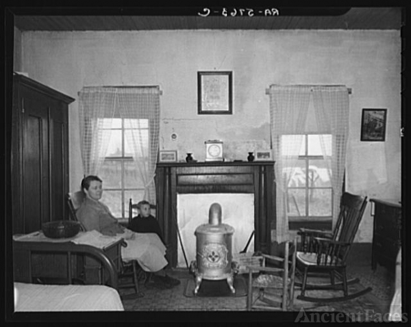 Mrs. Bert Thompson and son. Tract number 267. Wayne...