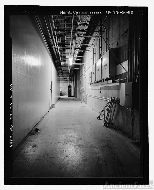 ETR BUILDING, TRA-642, INTERIOR. CONSOLE FLOOR, NORTH...