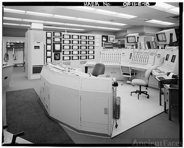 18. DETAIL INTERIOR VIEW OF CONTROL ROOM ON LEVEL +77 OF...