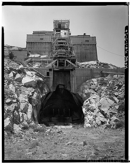 54. 500,000 POUND STATIC TEST FACILITY: CLOSE-UP VIEW OF...