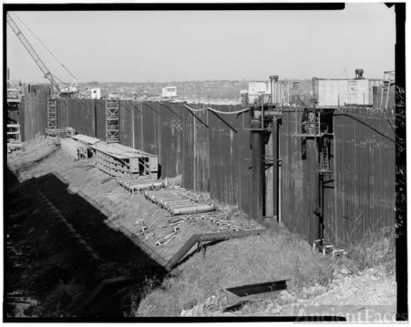 22. DETAIL VIEW OF MAIN LOCK COFFERDAM, SHOWING SHEET...