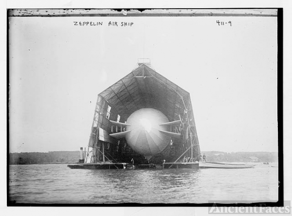 Zeppelin Air Ship, blimp inside