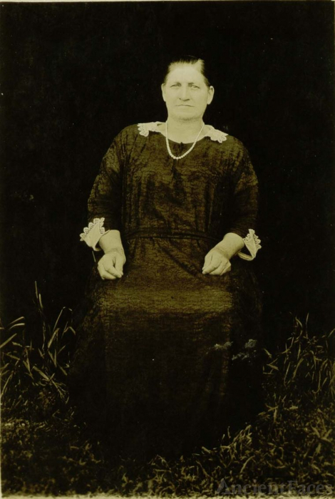 Paulina Hill or Martha Crane?