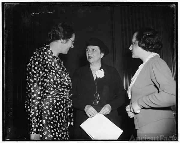 Clara M. Beyer, Miss Perkins, and Miss Perkins'...