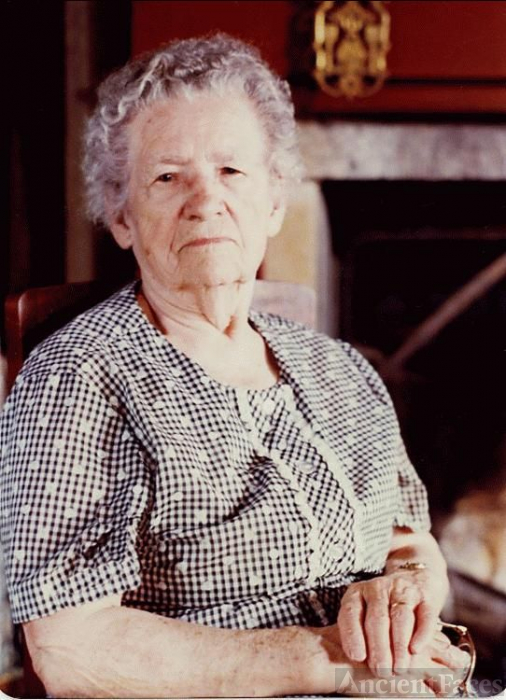 Ellen Van Tassel Hammond at John Mc Robbie house