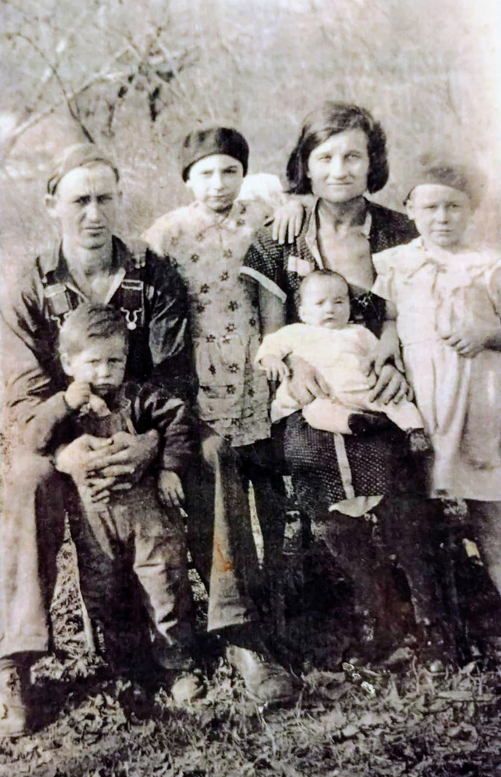 Thomas Jerry Bain with wife Dora Ethel Denson Bain. Children Geraldine ...