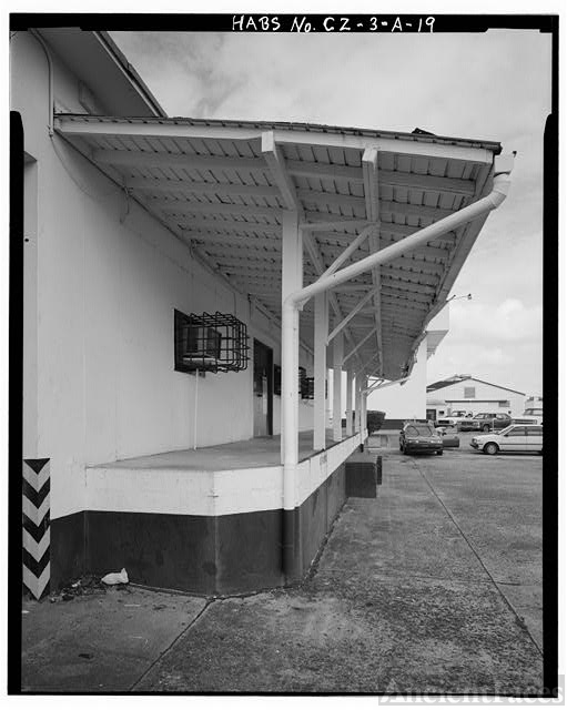 Detail of post office loading dock, facing northwest.