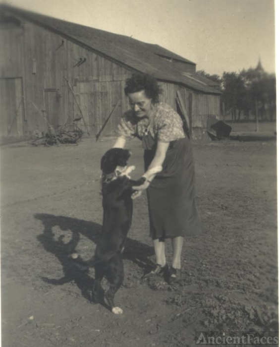 Agatha (Weishaar) Carroll, Illinois 1922