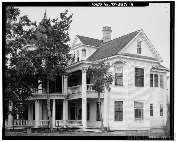 3. NORTHEAST FACADE - Rooke House, La Rosa Ranch, U.S....