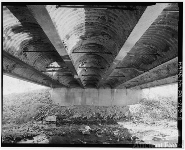 8. VIEW OF UNDERSIDE OF BRIDGE, SHOWING LONGITUDINAL...