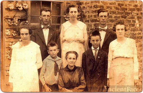 Martha W. Rierson Family, 1916