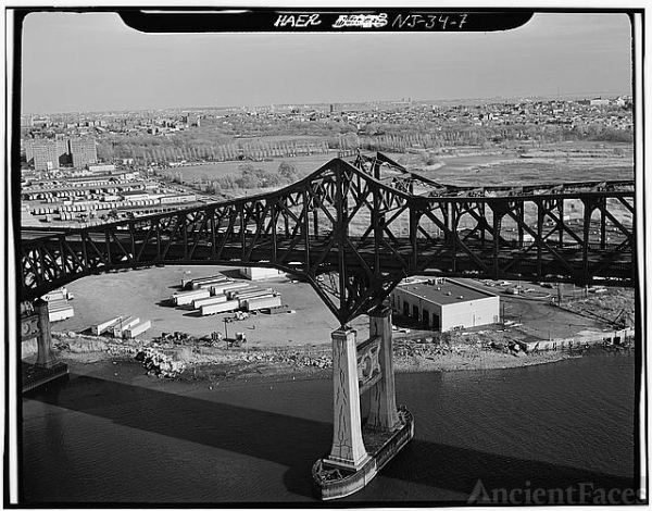 7. DETAIL VIEW OF PIER OF CANTILEVER THROUGH TRUSS OVER...