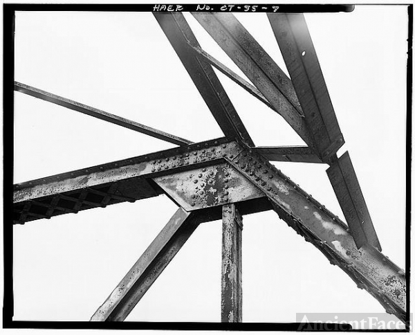 7. VIEW SHOWING TOP CHORD, INCLINED END POST AND PORTAL...