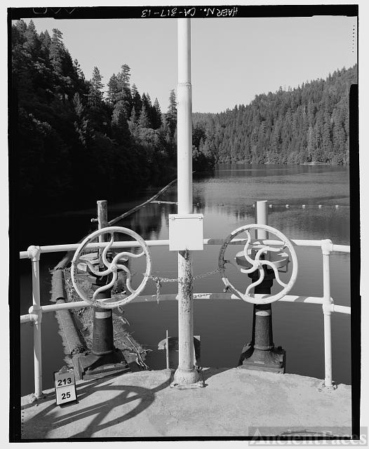 13. DETAIL, CONTROL WHEELS FOR THE DRUM GATE TRASH RACKS,...